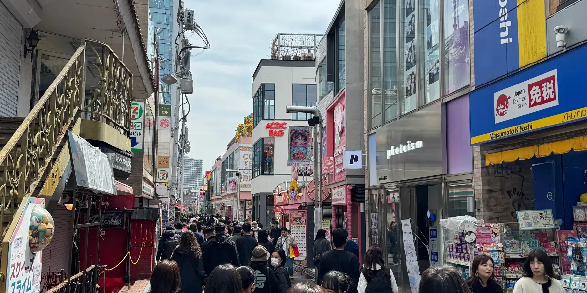 Shopping Etiquette in Japan: Do’s & Don’ts to Know